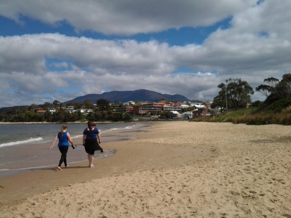 Howrah Beach | Walking the Derwent River